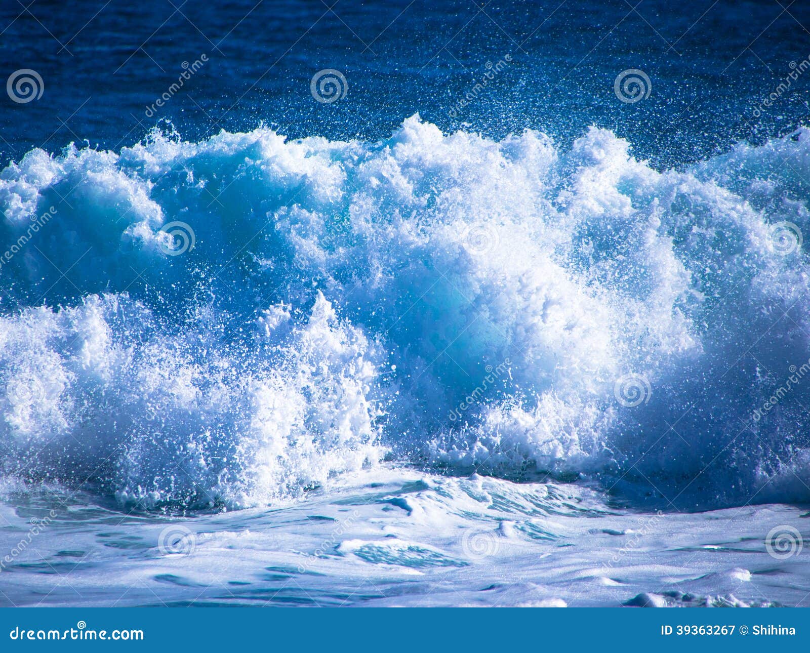 Strong foaming waves stock image. Image of color, nature - 39363267