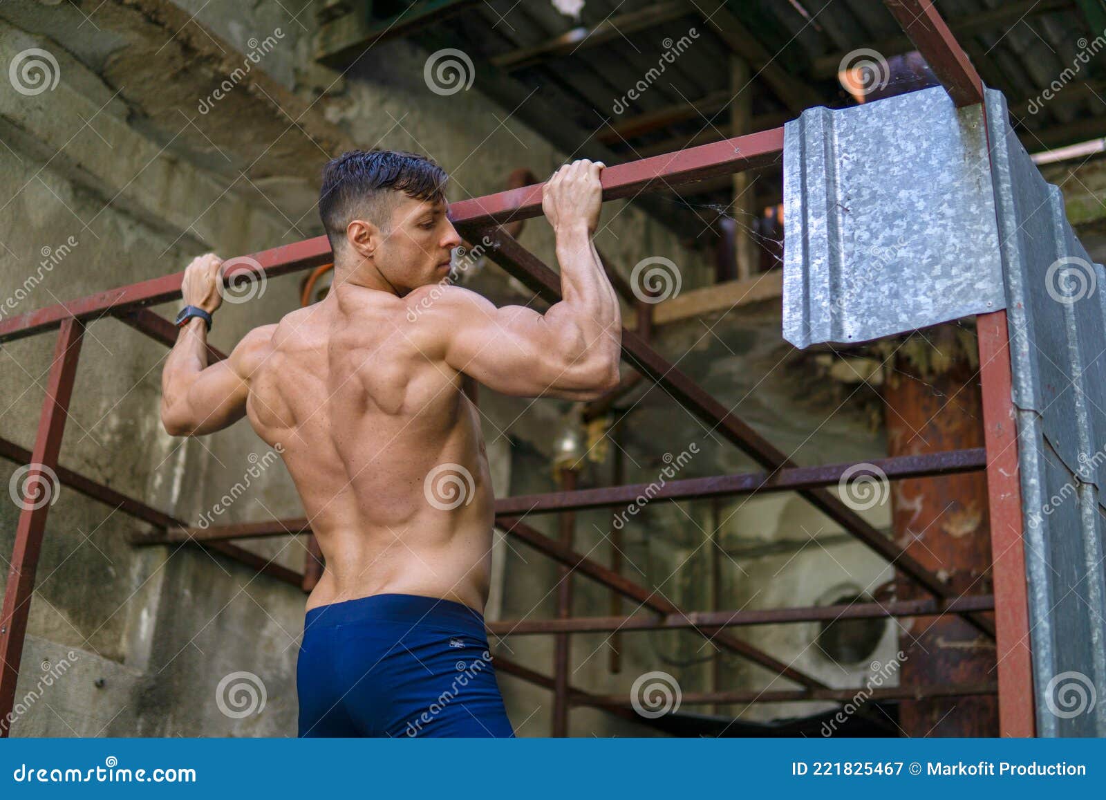 Strong Muscular Guy Workout Pull Ups Otdoor Stock Image - Image of ...