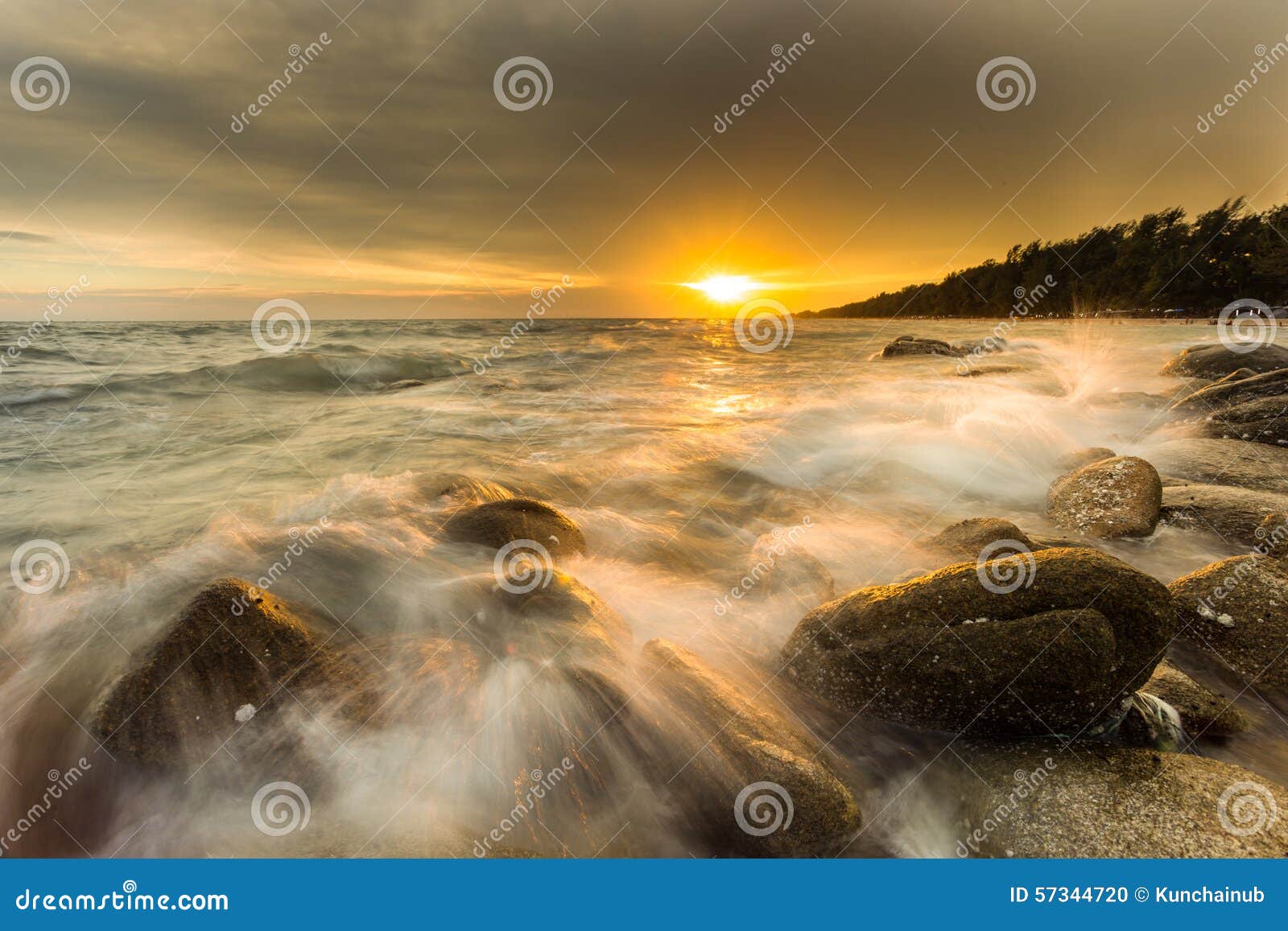 Strong wave stock photo. Image of ocean, cloud, seascape - 57344720
