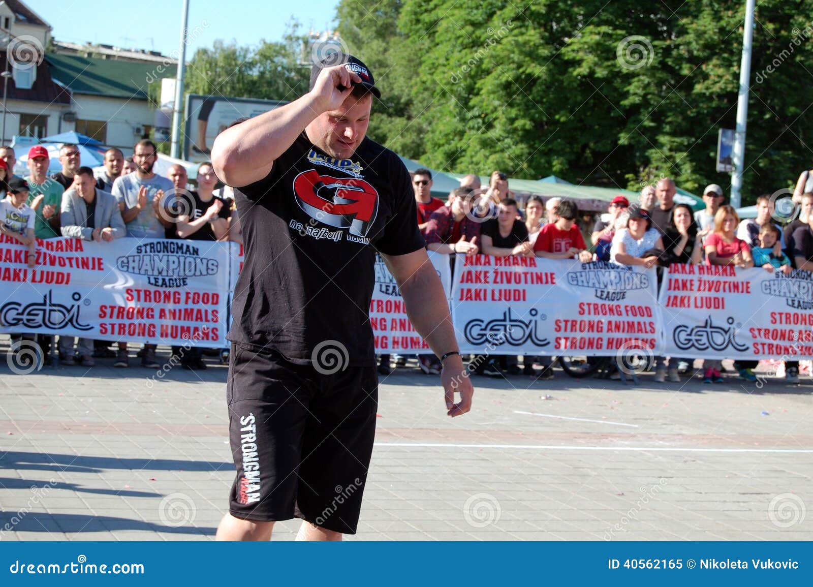 Strongman Championship editorial image. Image of crowd - 40562165