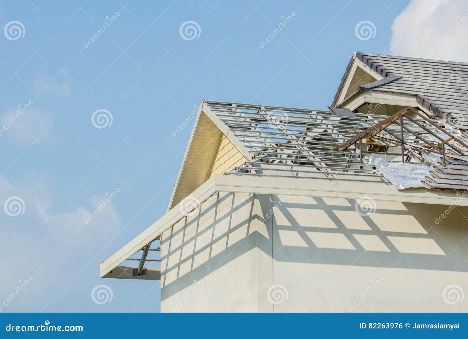 Structural Steel Roof Using Steel Frames Stock Photo - Image of home ...