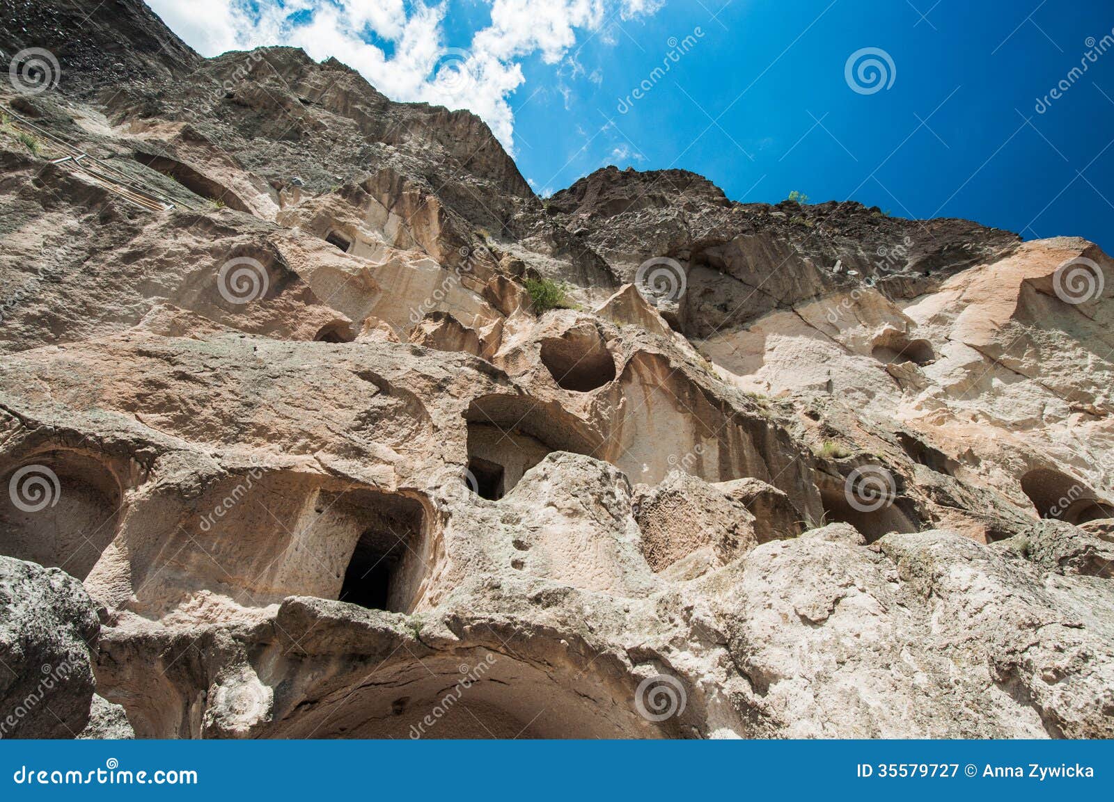 Structure Antique De Roche. Image stock - Image du géorgie, bleu: 35579727