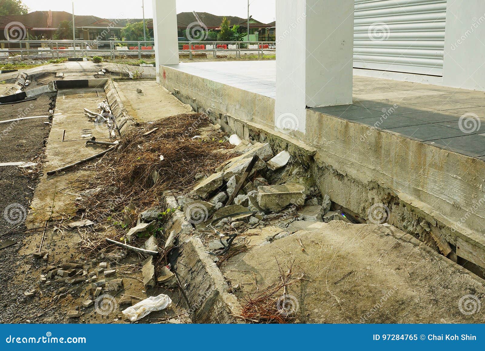 Structure Cracked and Collapsed - Foundation Problems Stock Image ...