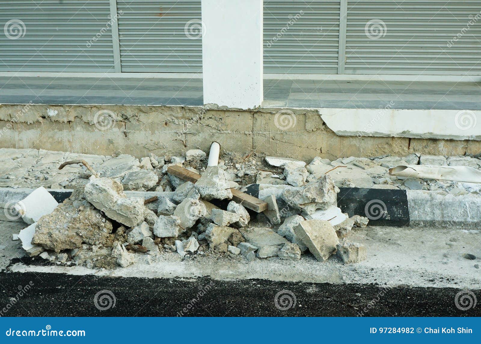Structure Cracked and Collapsed - Foundation Problems Stock Photo ...