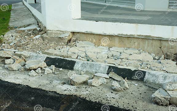 Structure Cracked and Collapsed - Foundation Problems Stock Image ...