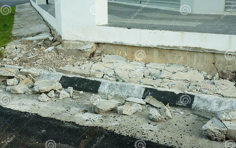 Structure Cracked and Collapsed - Foundation Problems Stock Image ...