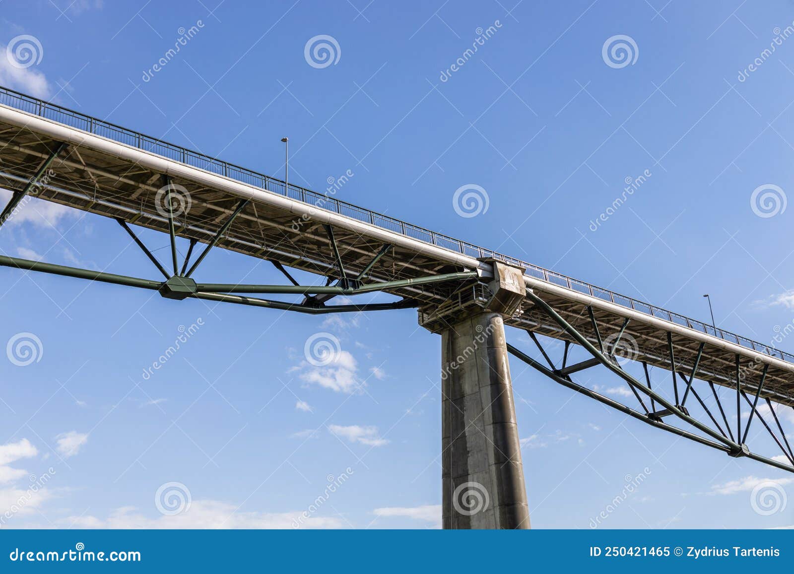 Structure De Construction Massive En Acier Industriel Et En Ciment Du ...