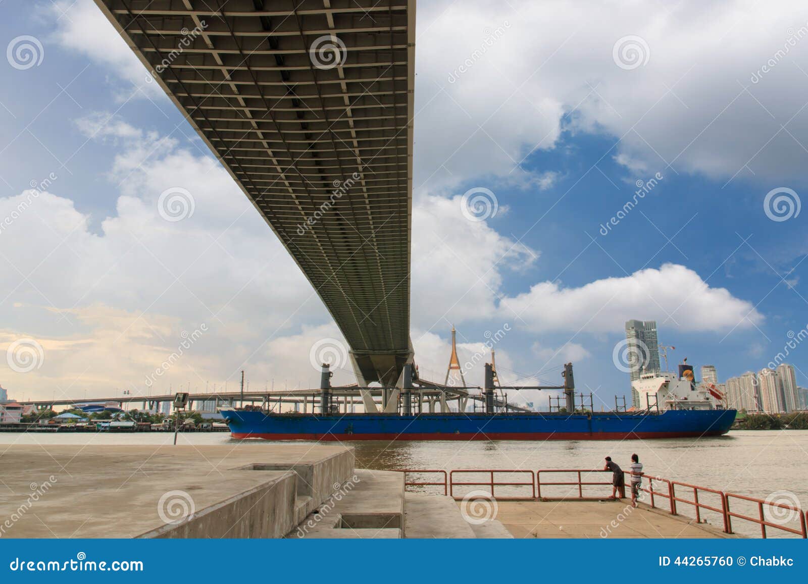Structure de pont suspendu photo stock. Image du horizon - 44265760