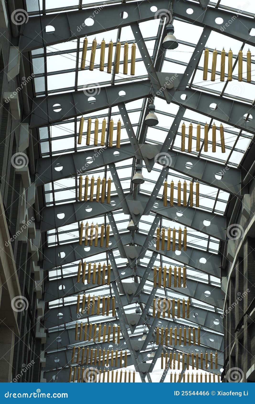 Structure de toit en acier photo stock. Image du luxe - 25544466