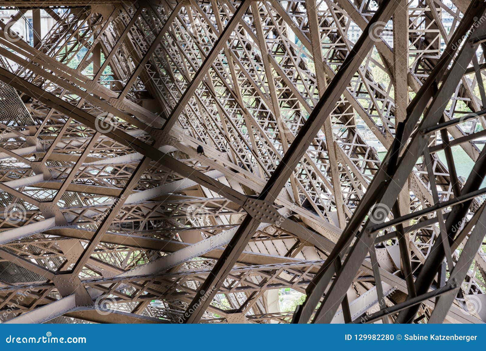 Structure de Tour Eiffel photo stock. Image du architecture - 129982280