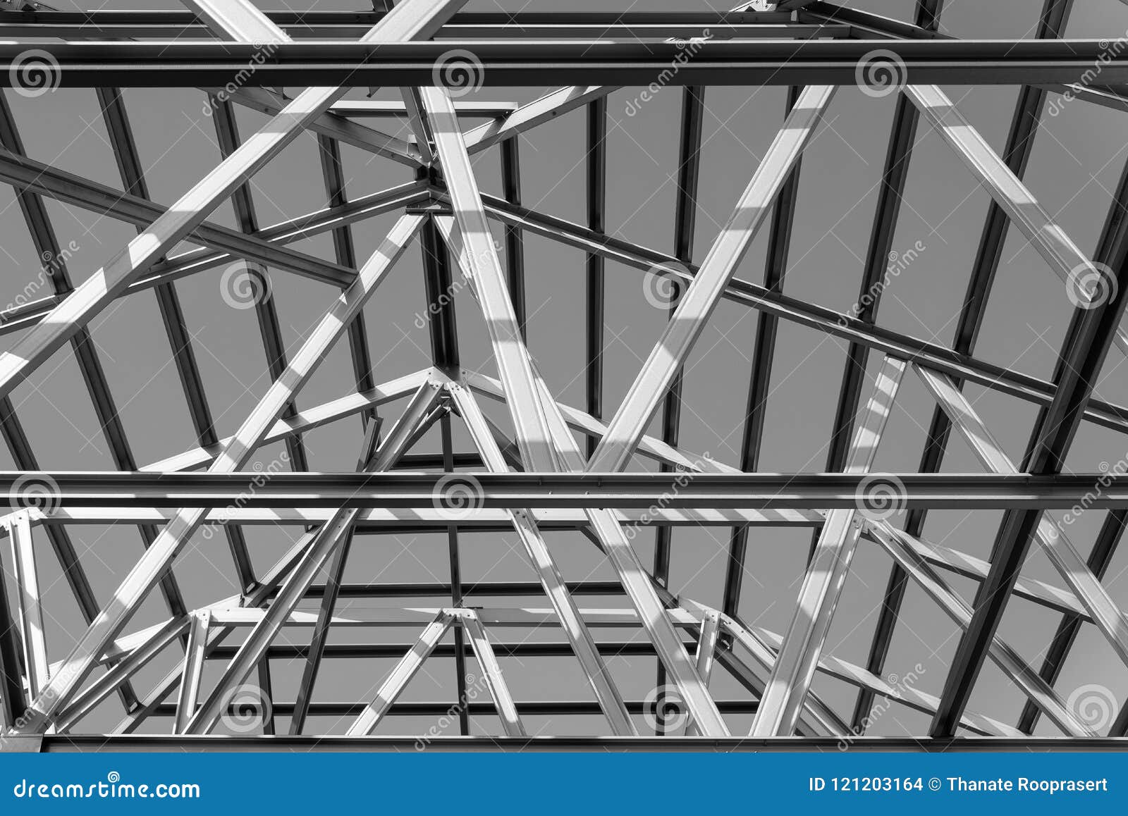 Structure Du Cadre En Acier De Toit Photo stock - Image du poteau ...