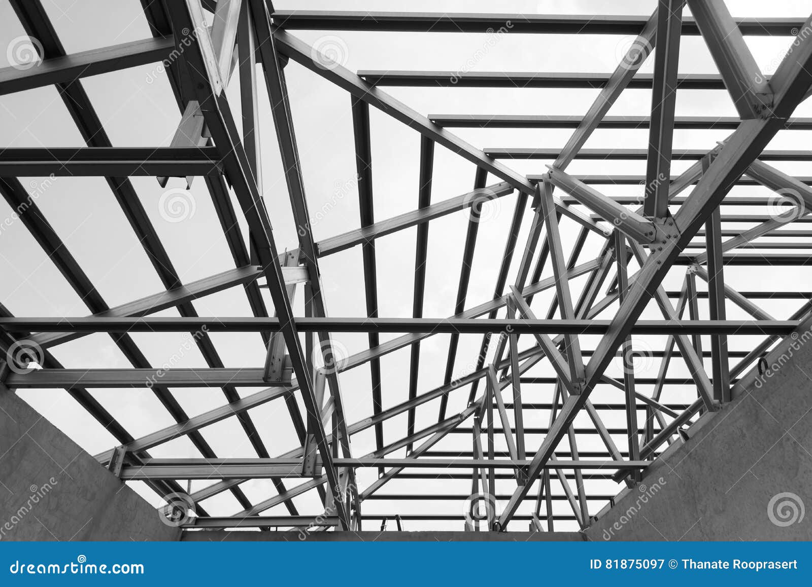 Structure du toit en acier image stock. Image du propriété - 81875097