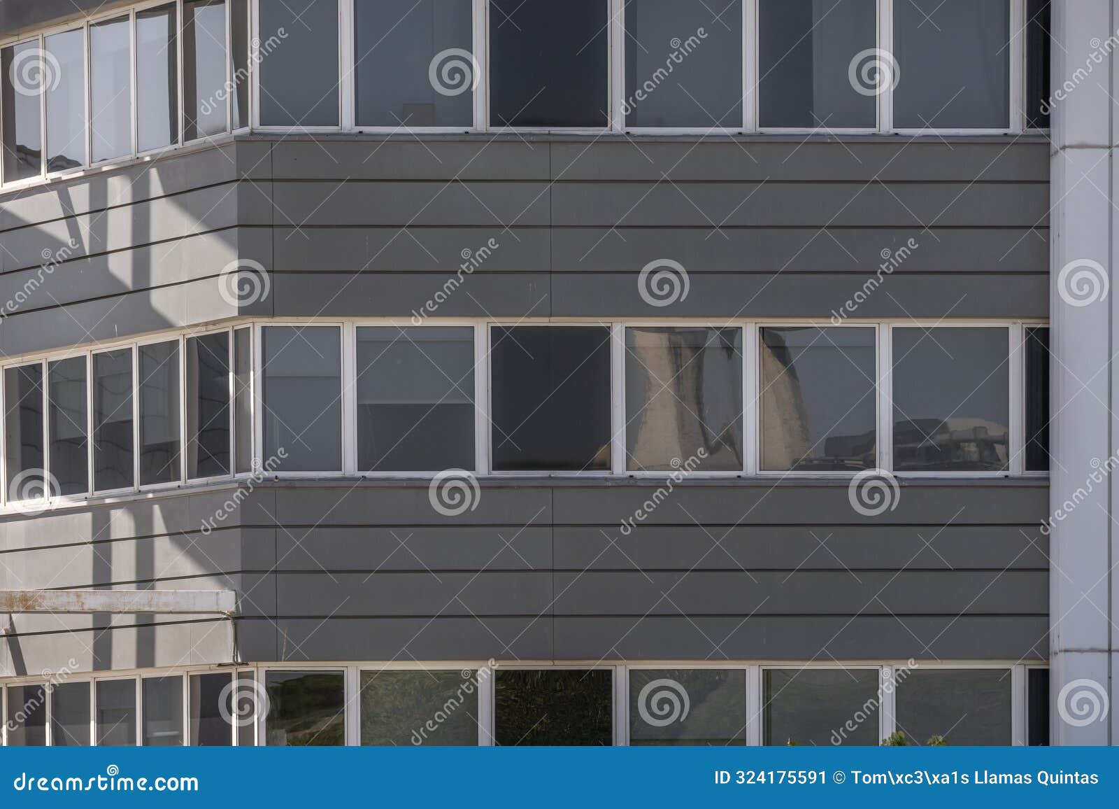 The Structure of the Facade Focuses on Horizontality, with Straight ...