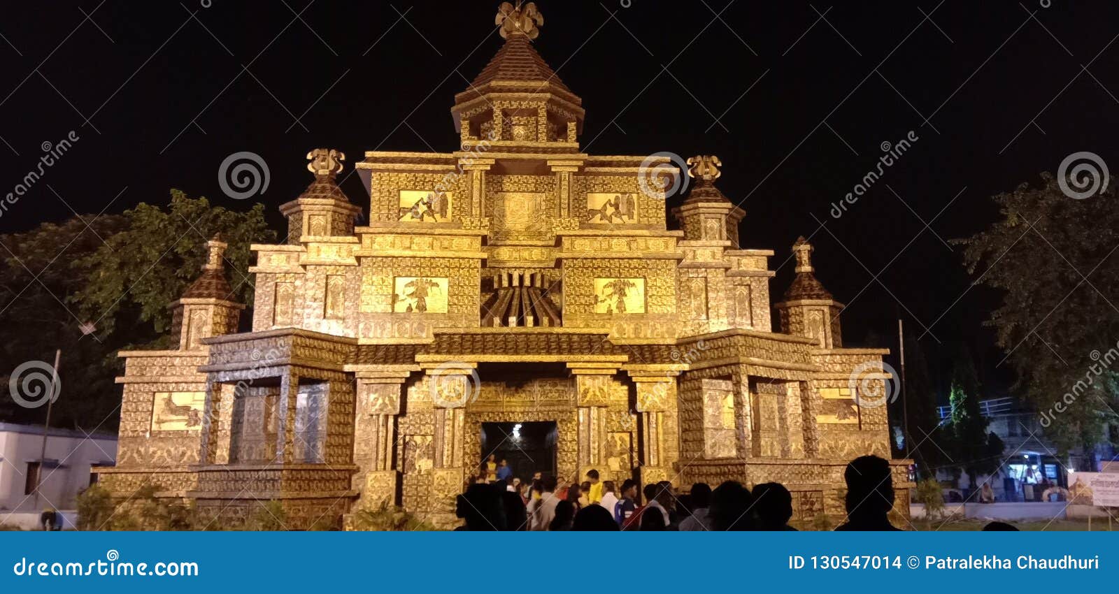 Structure provisoire image stock éditorial. Image du construit - 130547014