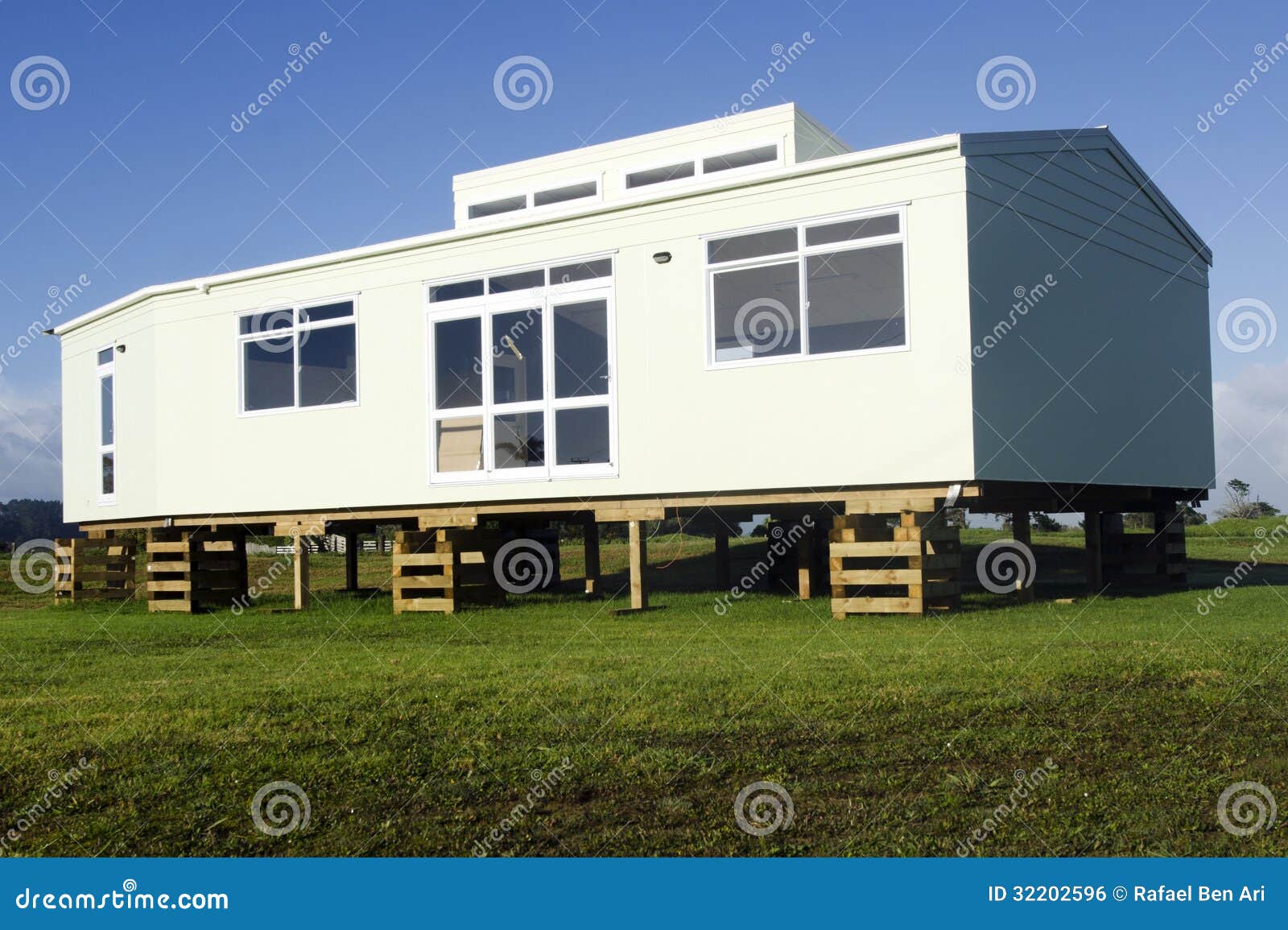 Structure relocation stock photo. Image of home, mover - 32202596