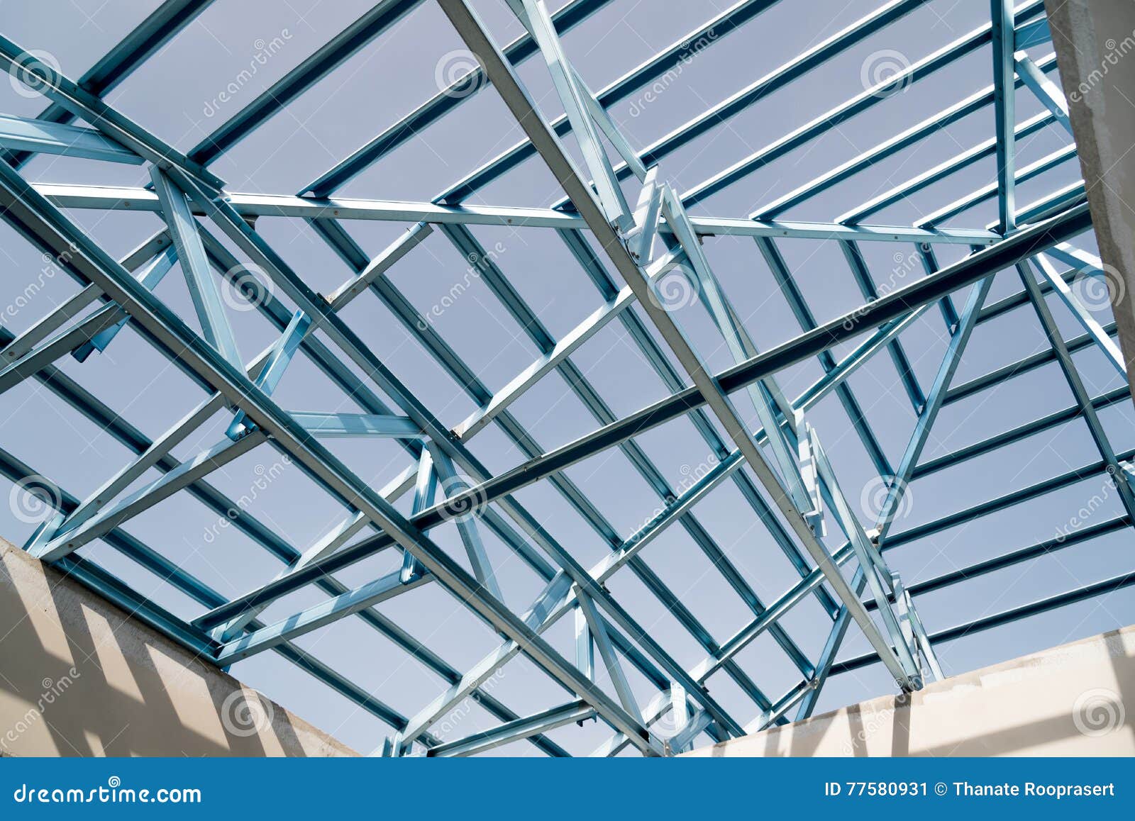 Structure of steel roof. stock image. Image of assembly - 77580931