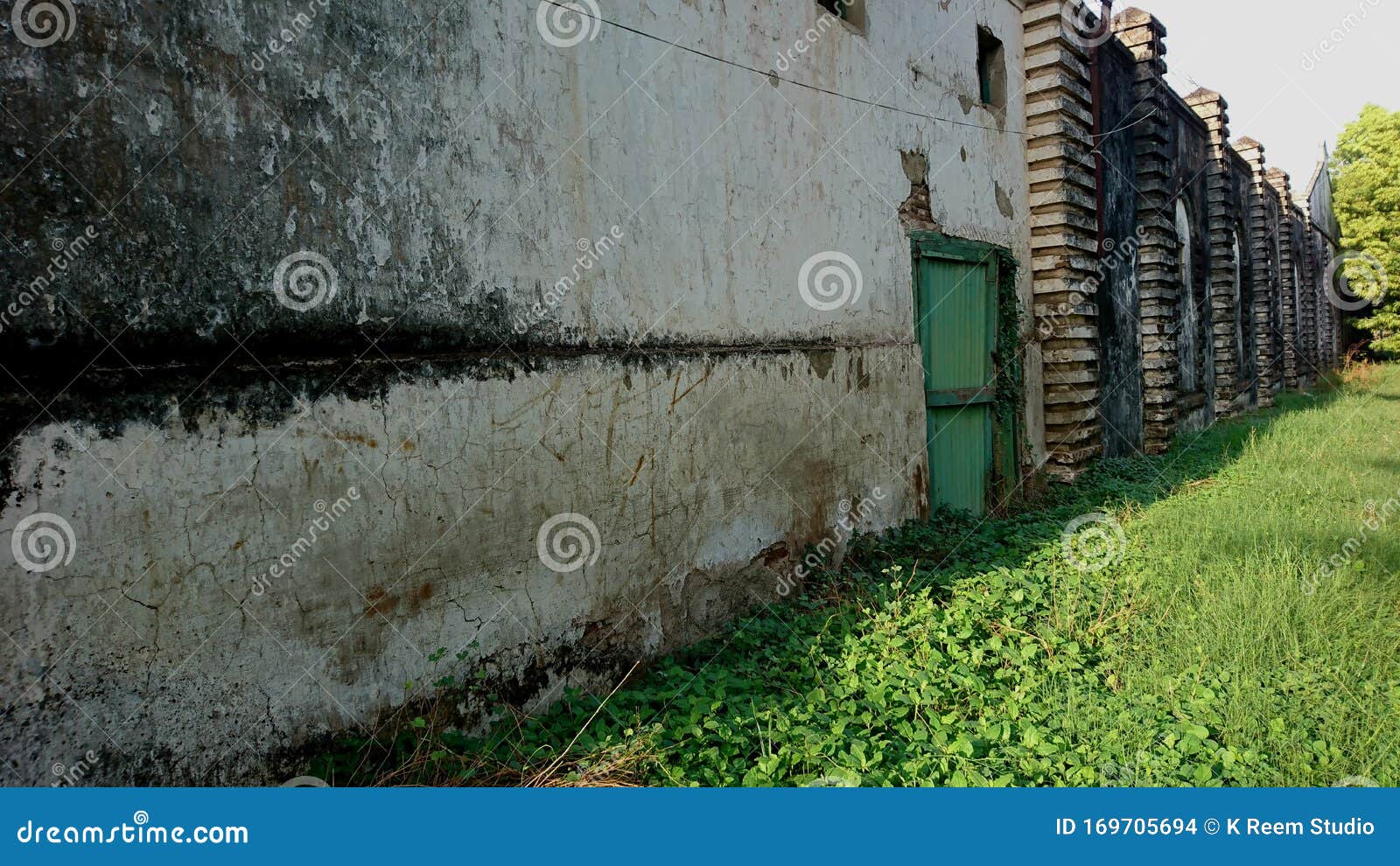 The Structure of Walls and Columns in Ancient Buildings Stock Photo ...
