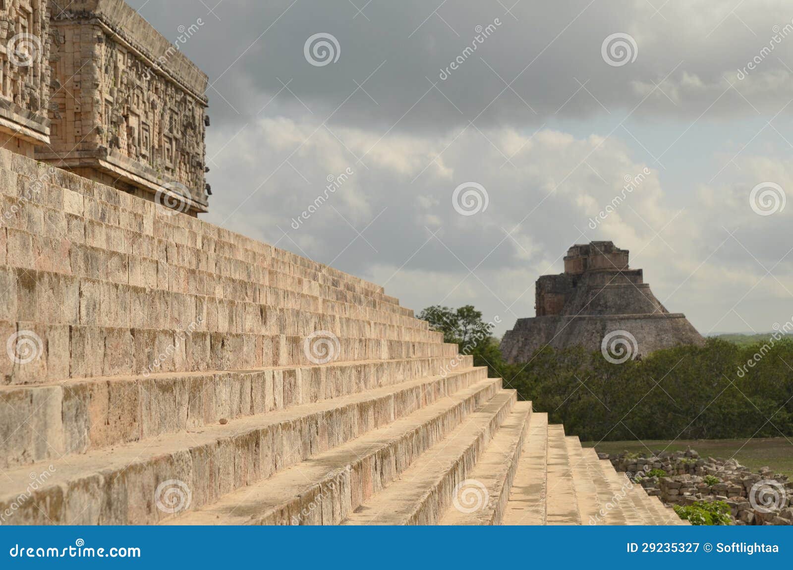 Structuren in De Maya Stad Van Uxmal Stock Afbeelding - Image of ...