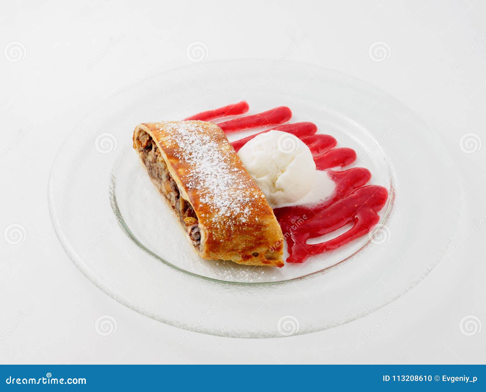 Strudel foto de stock. Imagem de padaria, parcela, confeitaria - 113208610