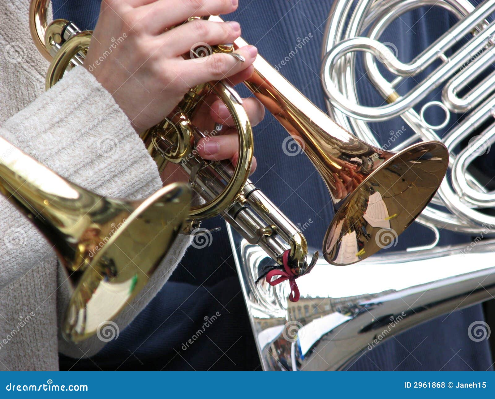 Strumenti d'ottone fotografia stock. Immagine di intrattenimento - 2961868