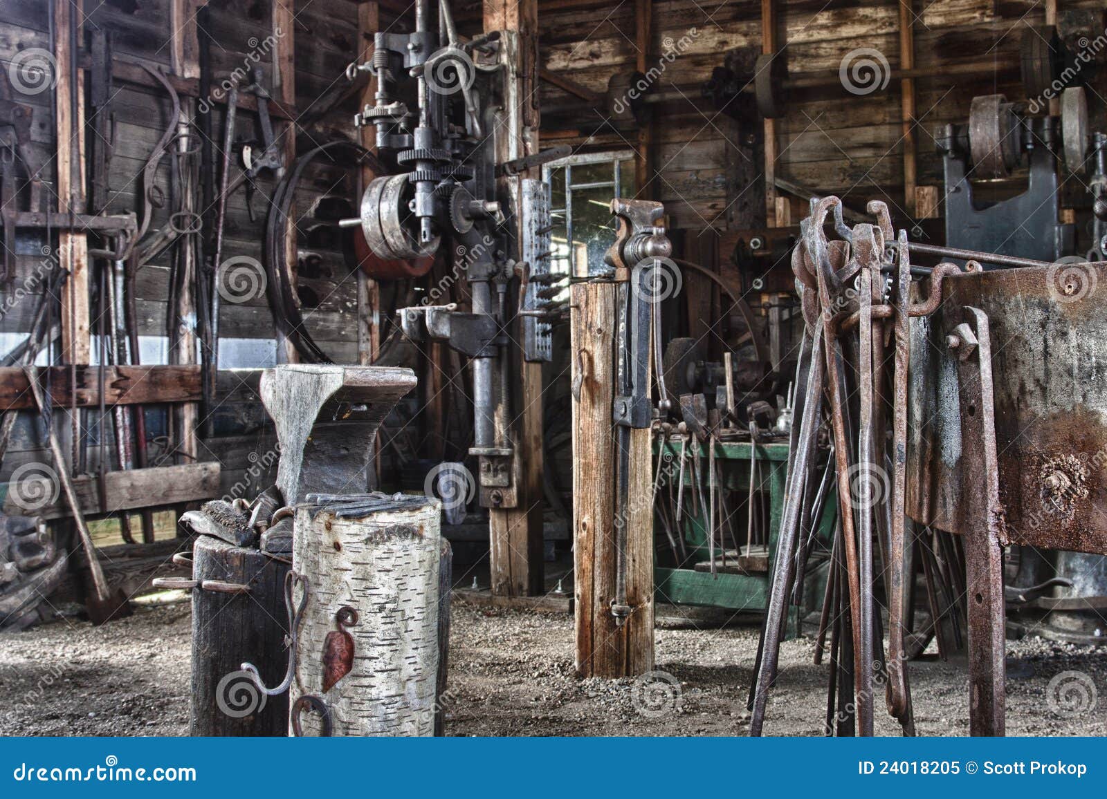Strumenti del fabbro immagine stock. Immagine di industriale - 24018205