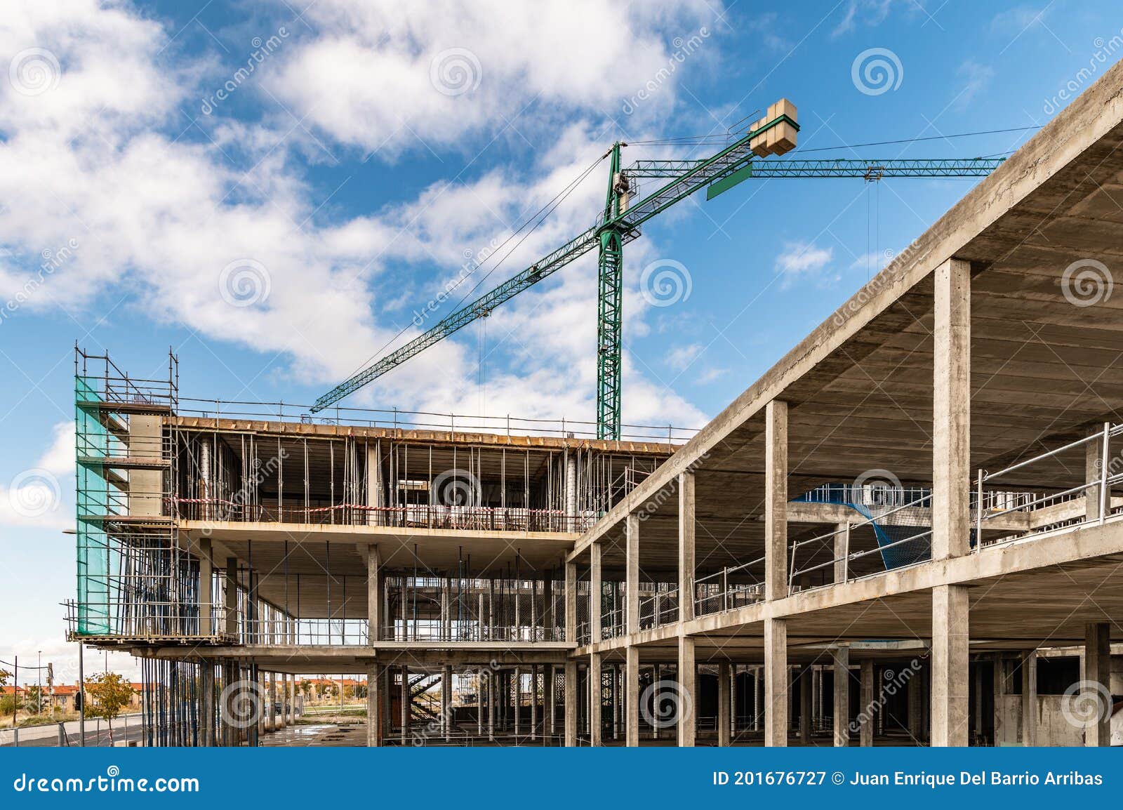 Struttura Della Costruzione Di Un Edificio Con Le Travi Di Cemento ...
