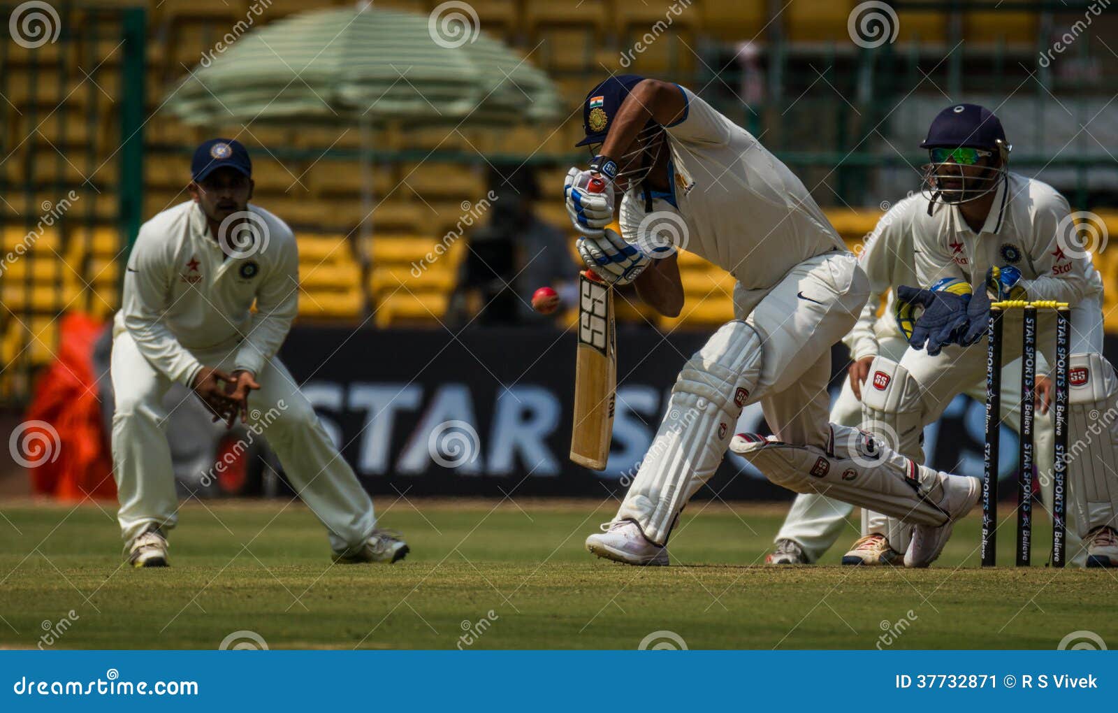 Stuart Binny batting editorial photo. Image of wristy - 37732871