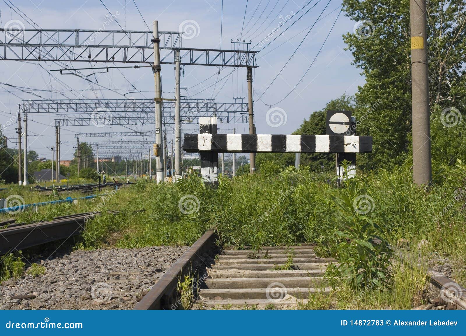 Stub track stock image. Image of green, sleeper, electric - 14872783