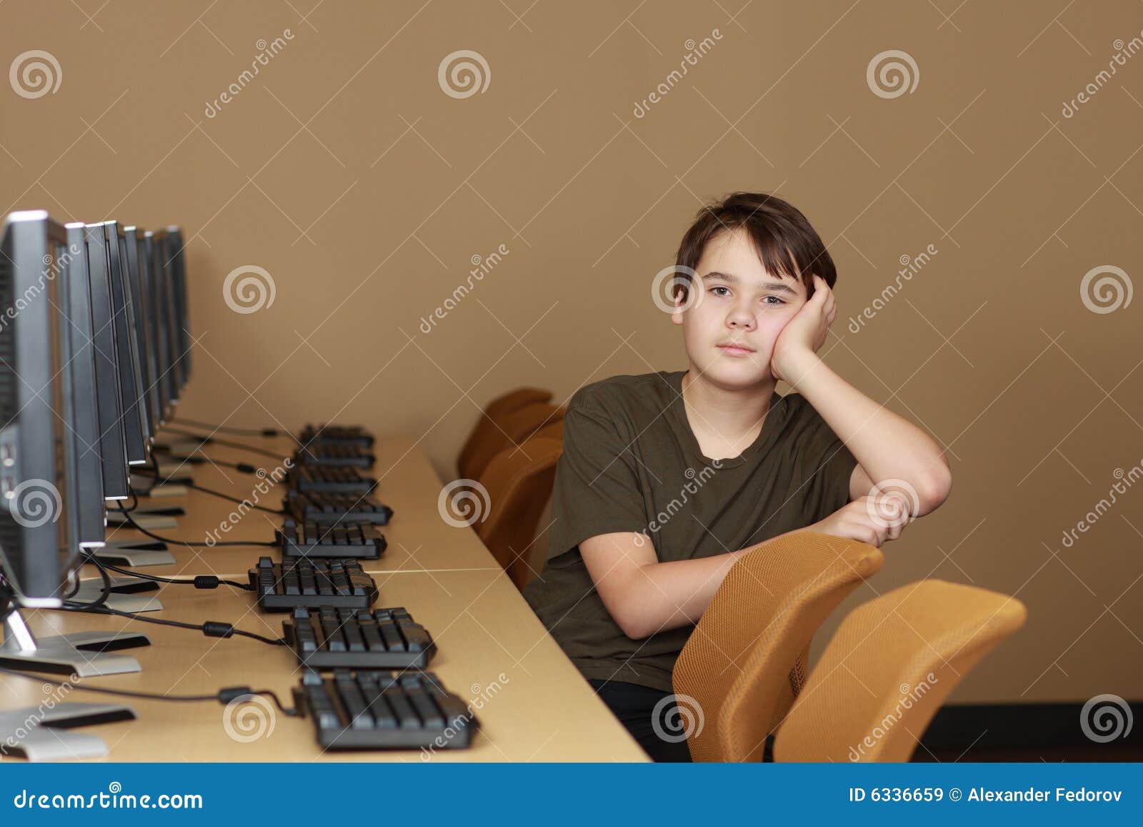 Student in computer lab stock image. Image of window, education - 6336659