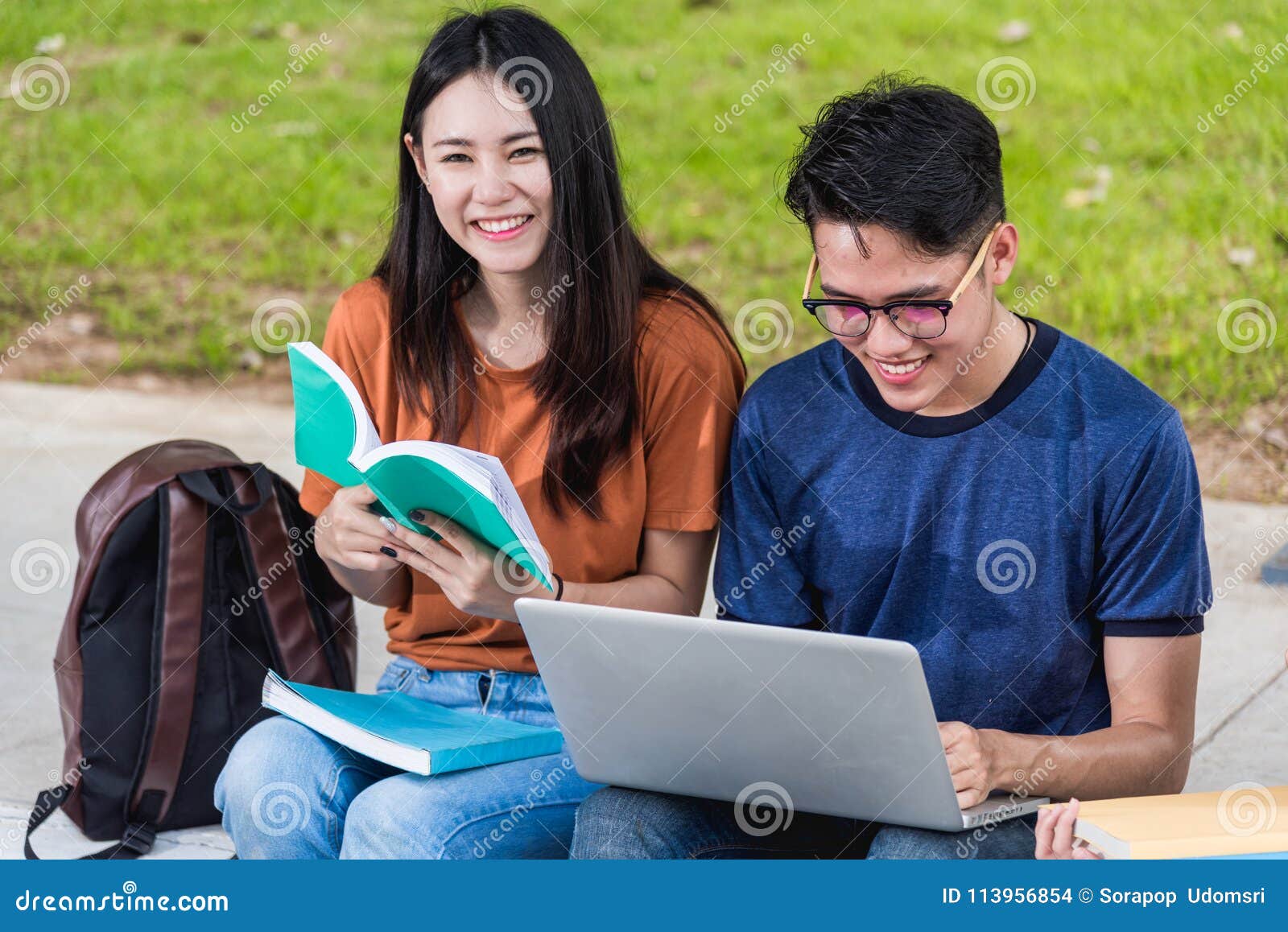 Student Couples are Counseling. Using a Computer with a Book Stock ...