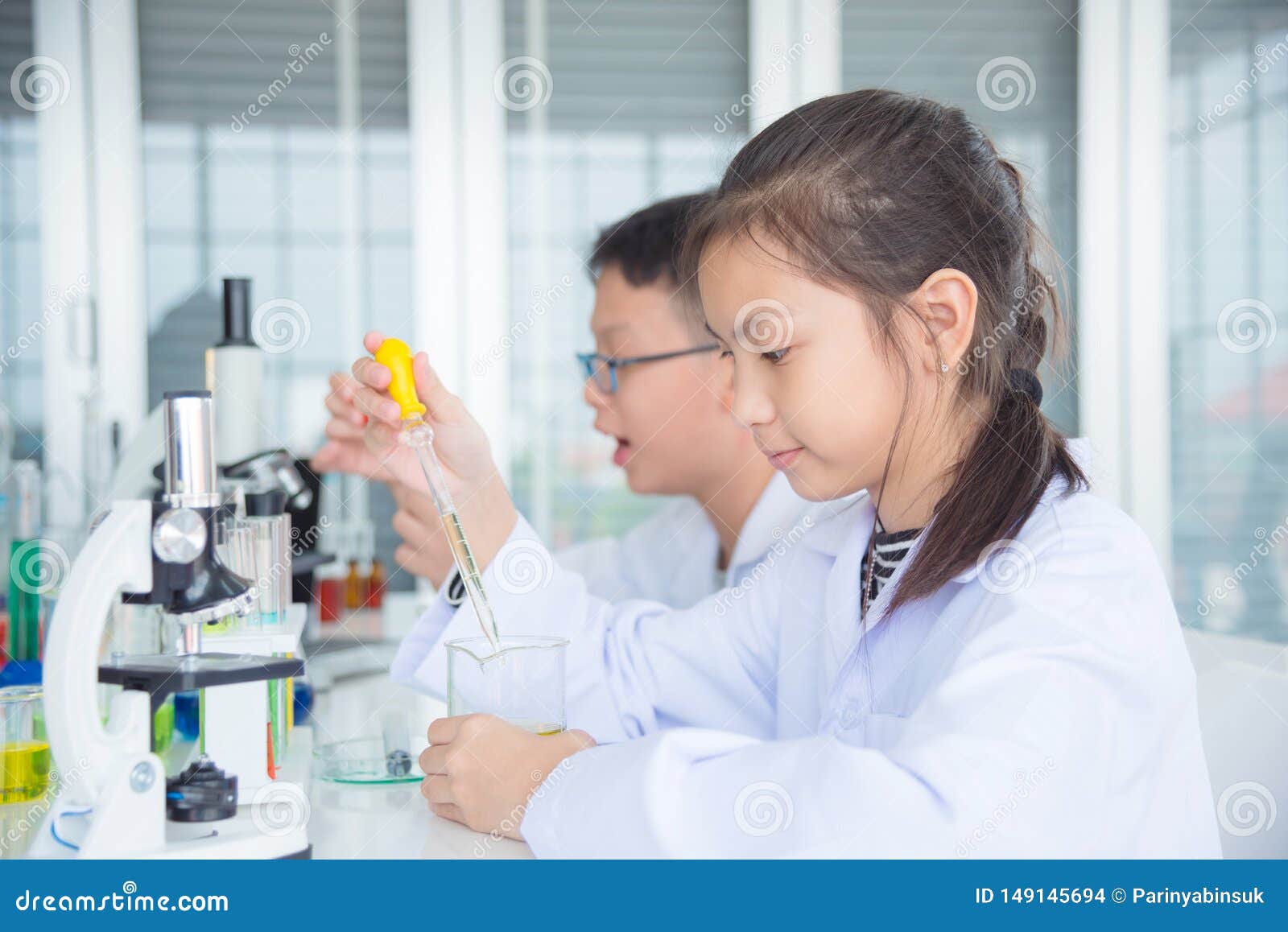 Student Doing Experiment in Chemistry Classroom Stock Photo - Image of ...