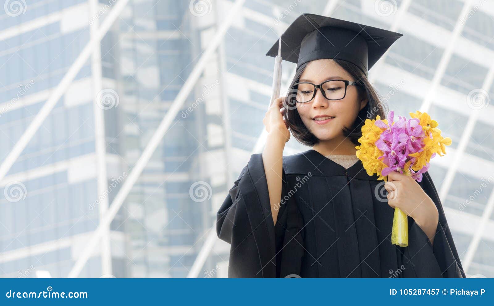 Student Girl in Graduation with Flower Bouquet Stock Image - Image of ...