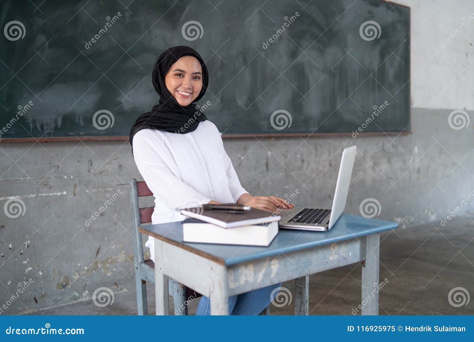 Student is Learing Someting Stock Image - Image of desk, person: 116925975