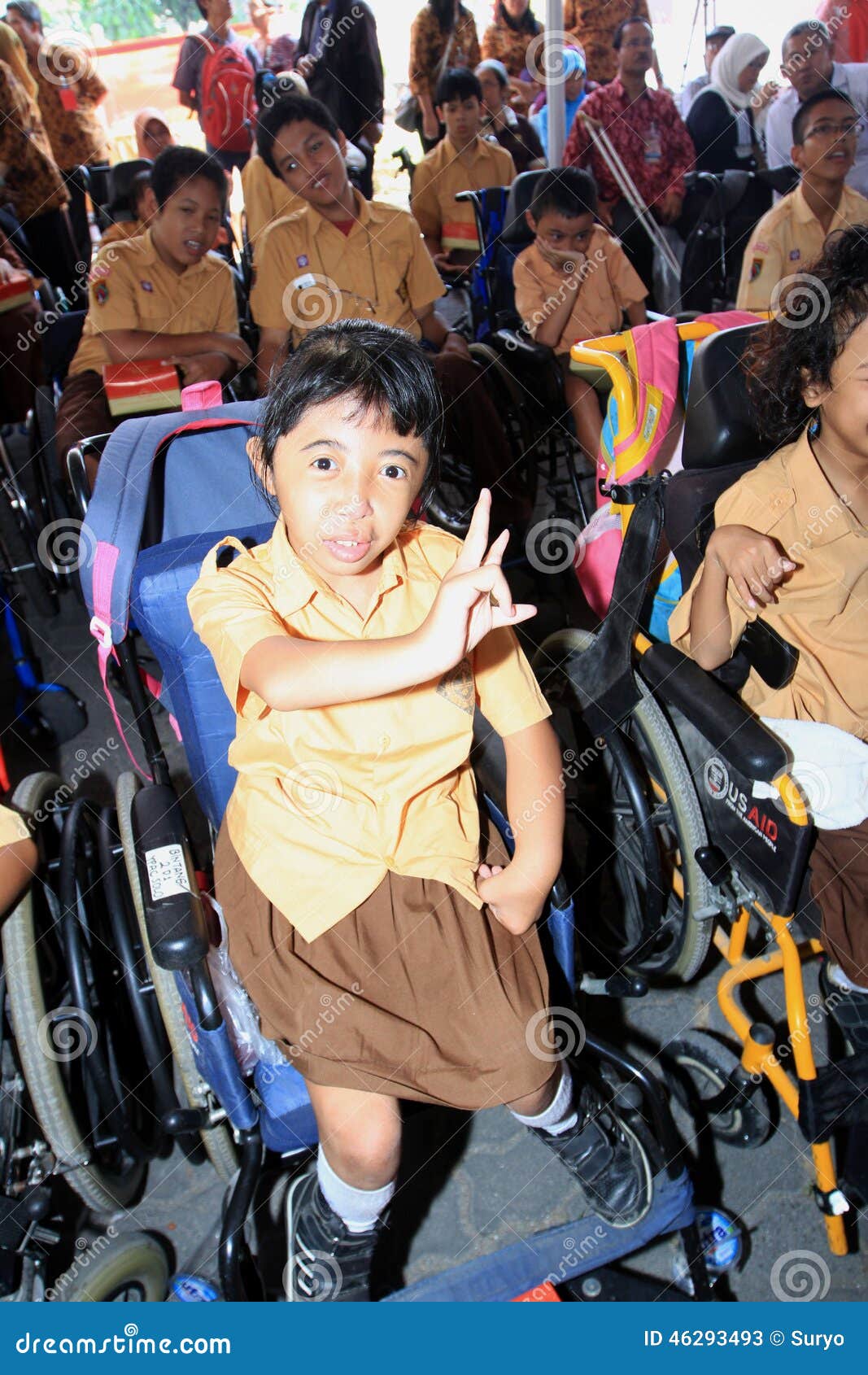 Student med handikapp redaktionell arkivfoto. Bild av java - 46293493