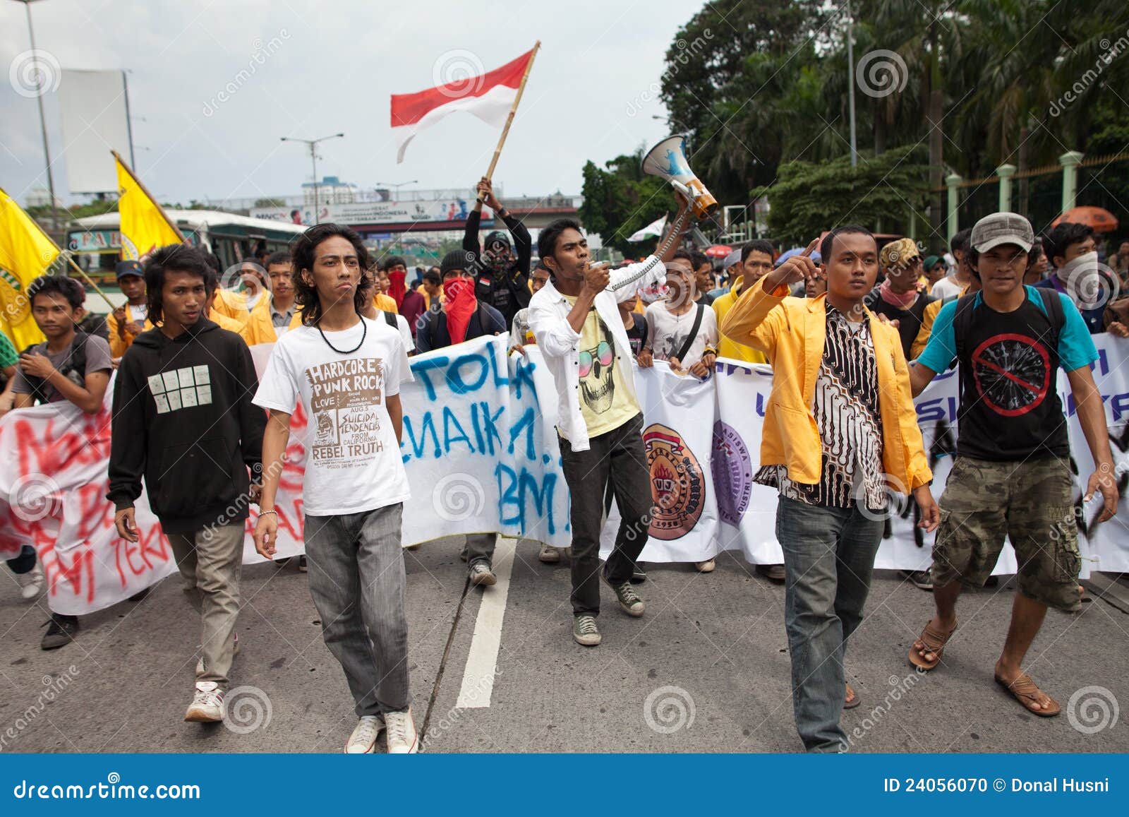 Student Protest Against the Rise of Oil Price Editorial Image - Image ...