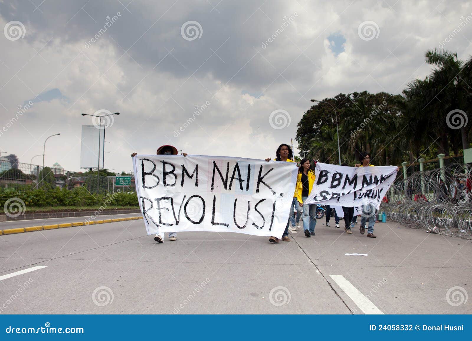 Student Protest Against the Rise of Oil Price Editorial Photography ...