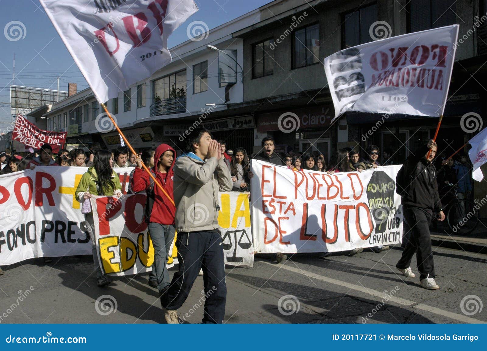 Student protest in Chile editorial photo. Image of crowd - 20117721