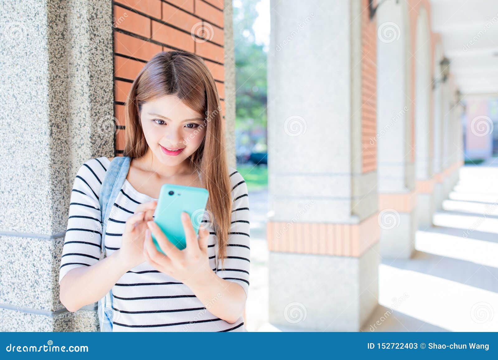 Student Use the Smart Phone Stock Image - Image of internet, device ...