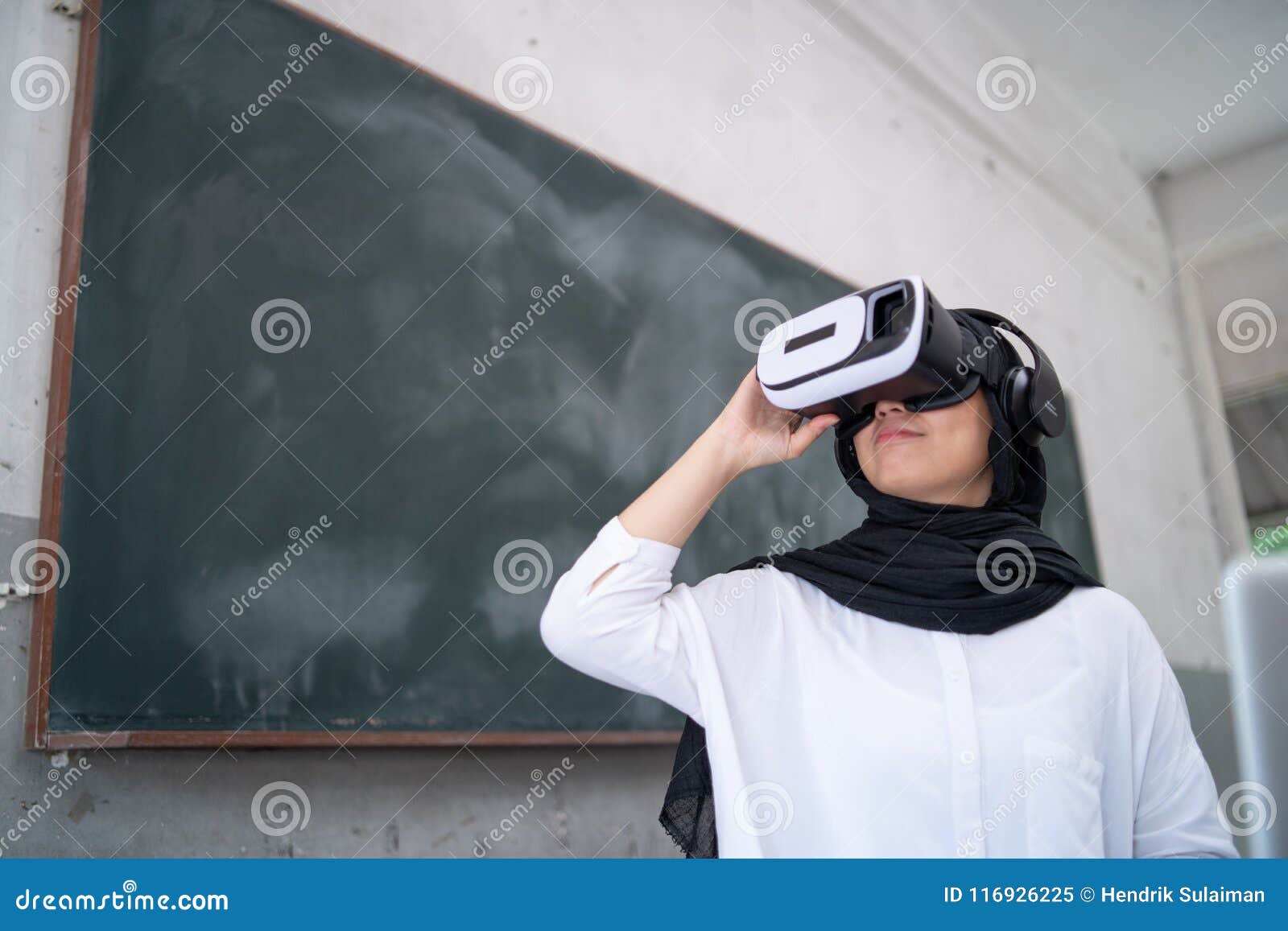 Student wear VR stock image. Image of young, people - 116926225