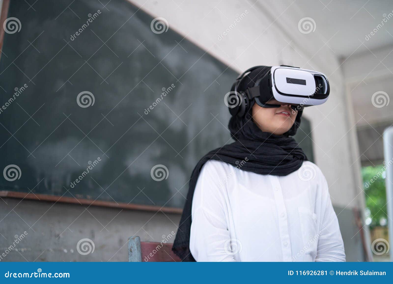 Student wear VR stock image. Image of reality, headset - 116926281