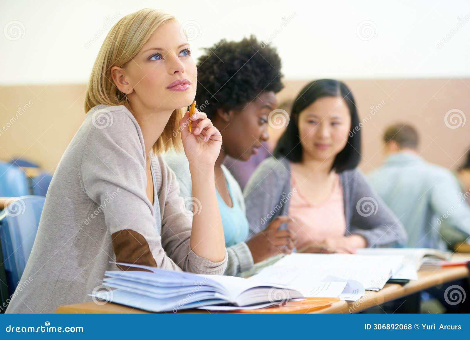 Student, Woman and Thinking in University Classroom, Information and ...