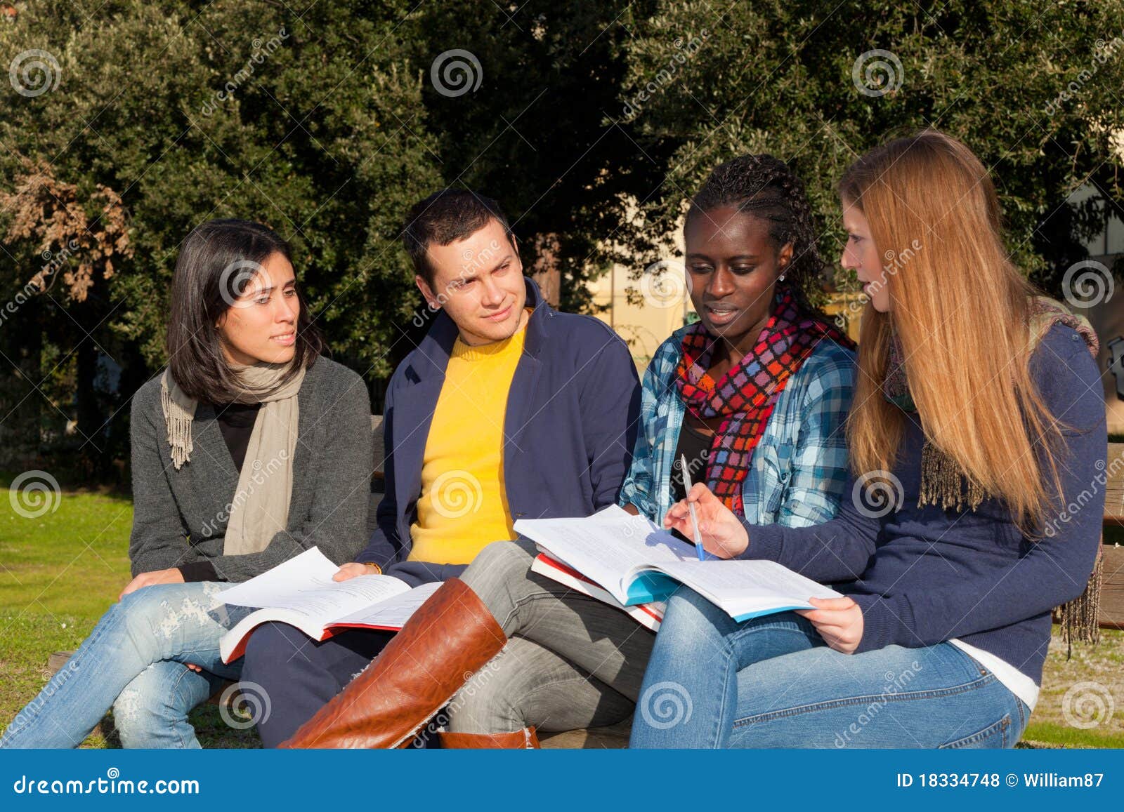 Studenten stock foto. Image of speels, delen, immigratie - 18334748