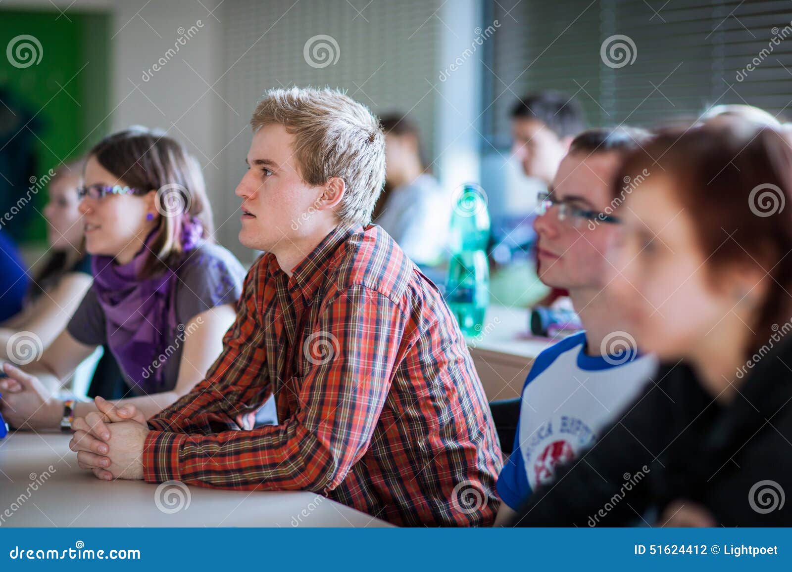 Studenter I Ett Klassrum Under Grupp Arkivfoto - Bild av säkert ...