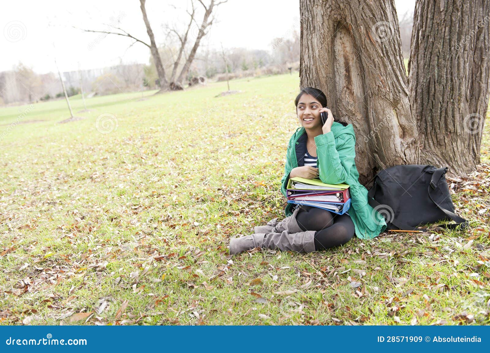 Studentin in im Freien stockbild. Bild von recht, jugendlicher - 28571909