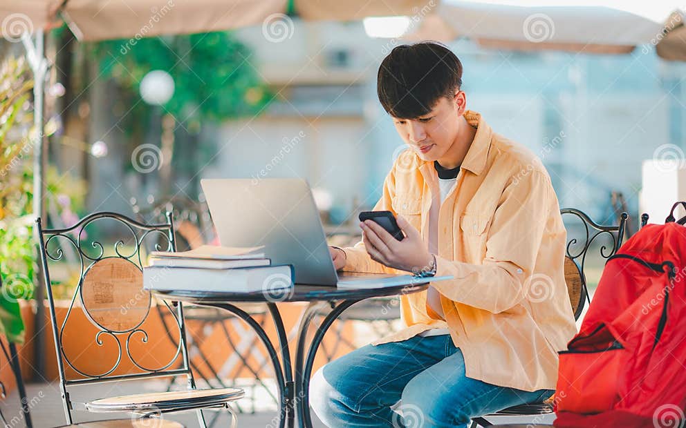 Students are Doing Research and Finding Knowledge on the Internet on ...