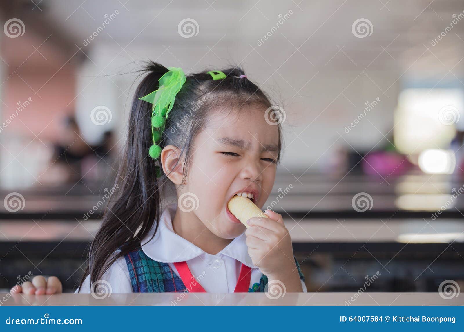 Students eat snacks stock photo. Image of school, hungry - 64007584