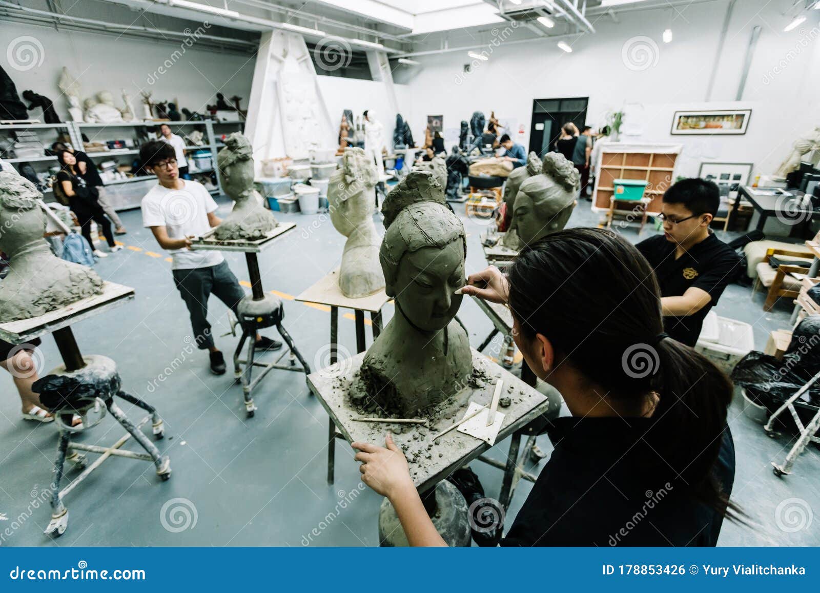 Students learn sculpture editorial photo. Image of people - 178853426