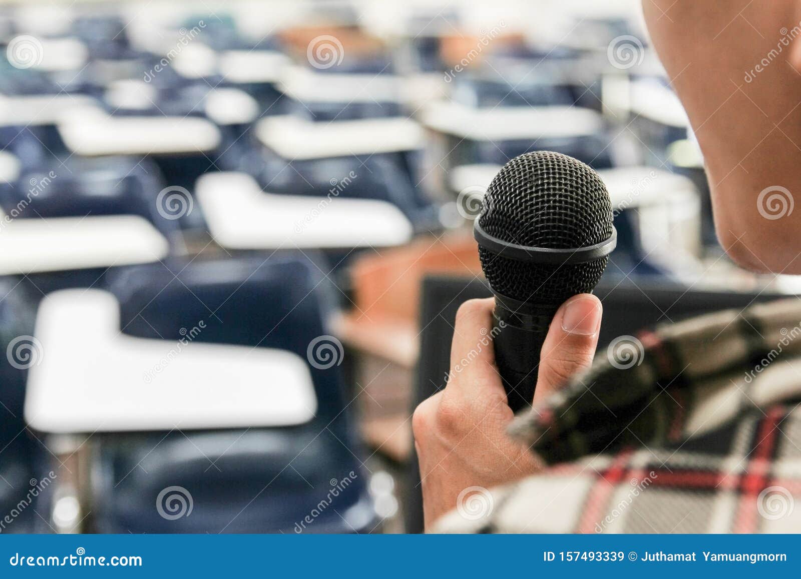 Students Stand by To Talk and Talk about Their Education and Learning ...