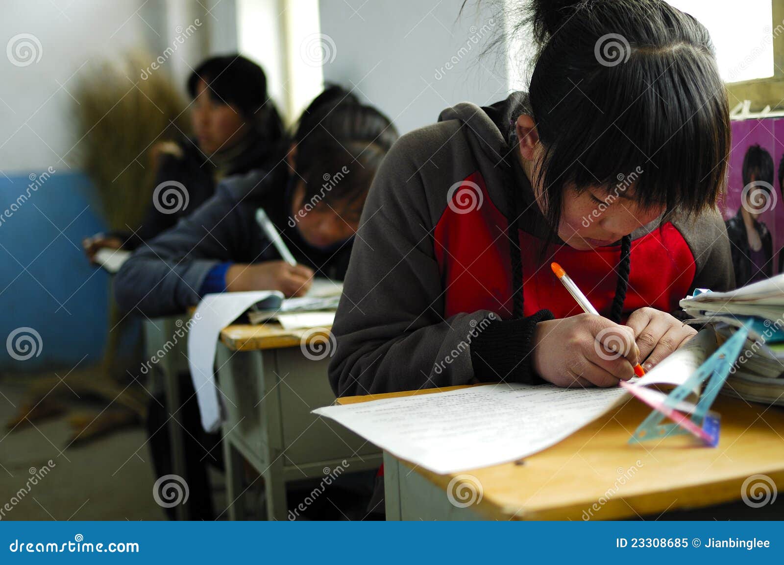 Students take the exam editorial image. Image of minors - 23308685