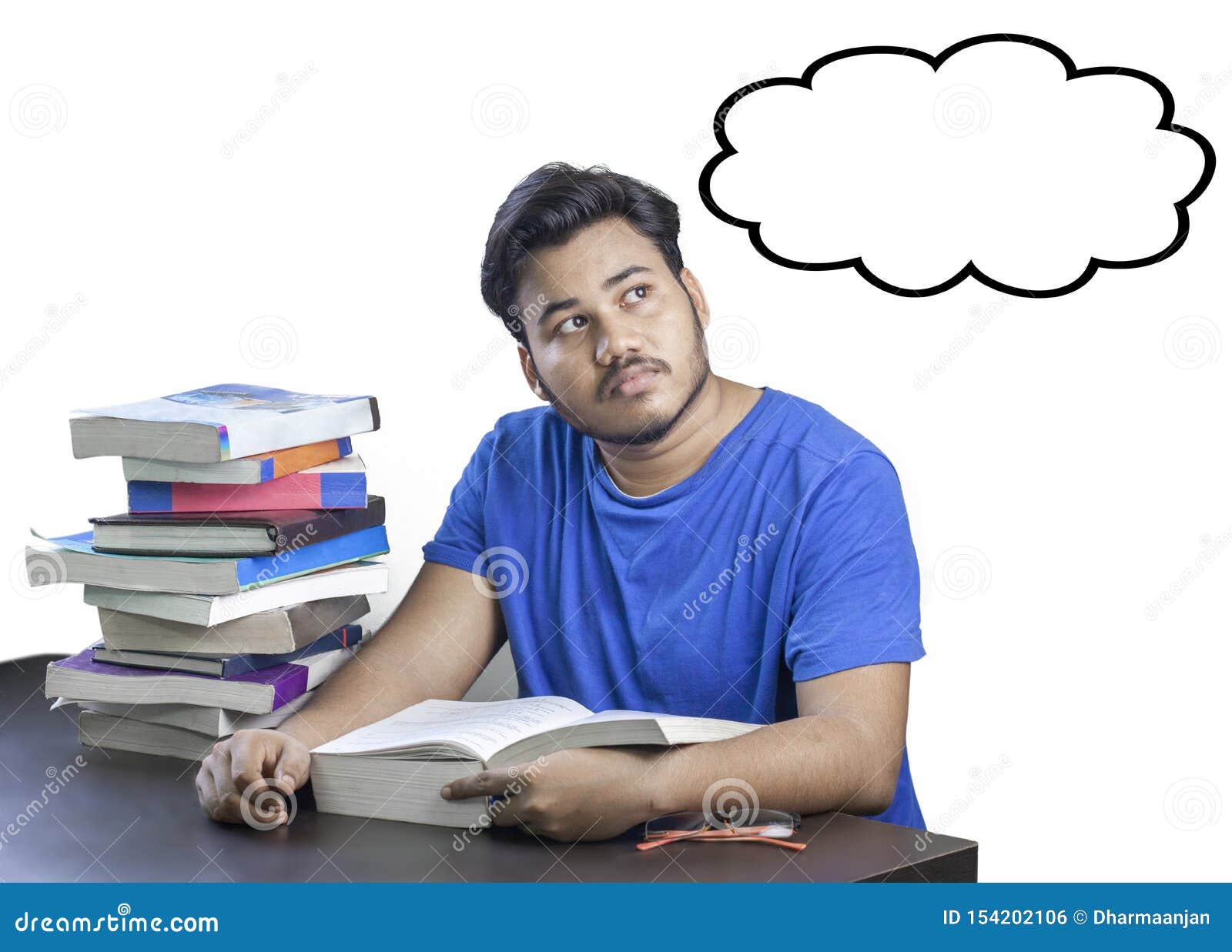 STUDIERENDER UND DENKENDER STUDENT Stockfoto - Bild von klassenzimmer ...